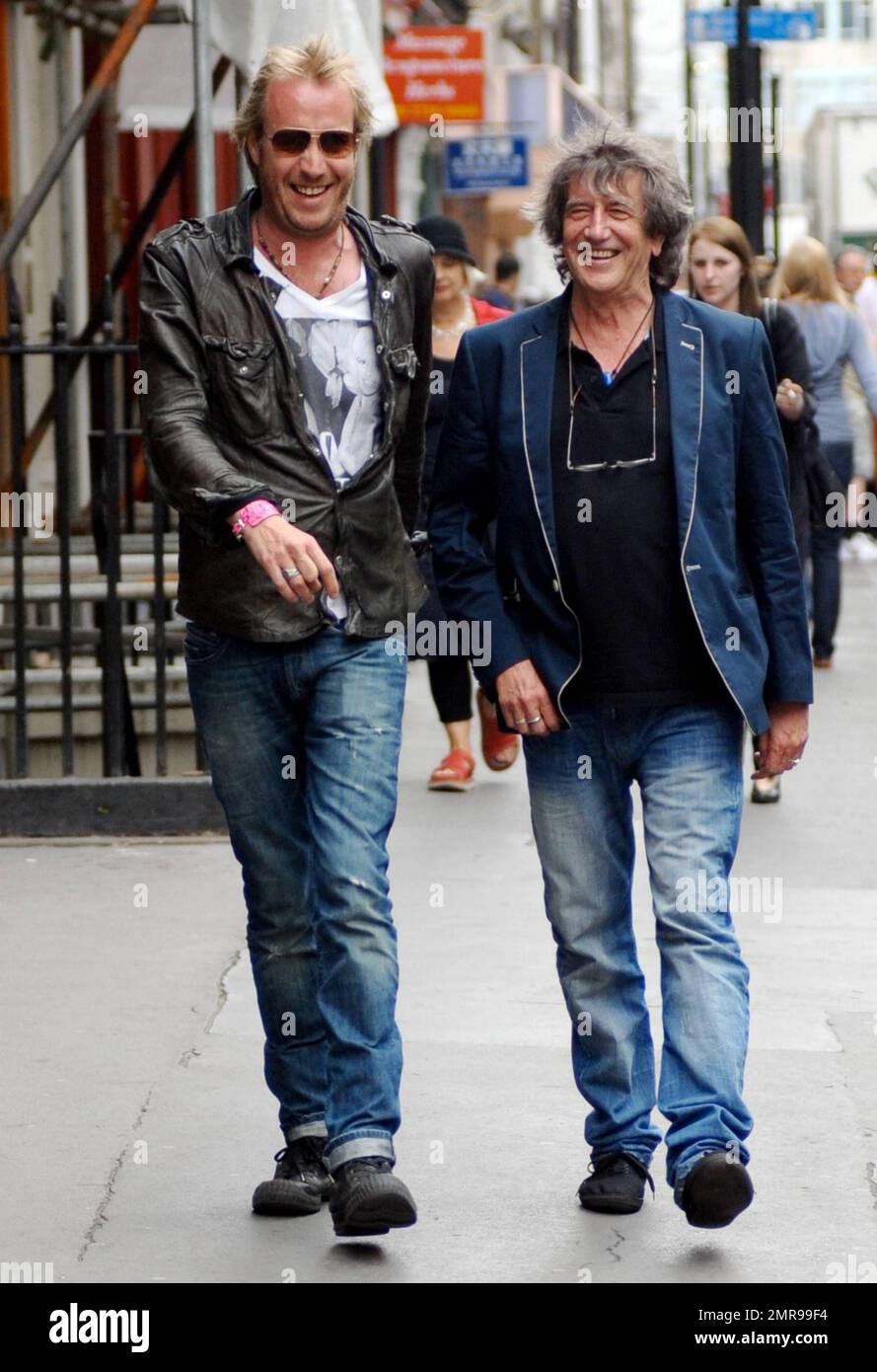 Rhys Ifans et Howard Marks, le contrebandier de la drogue, se moquent ...