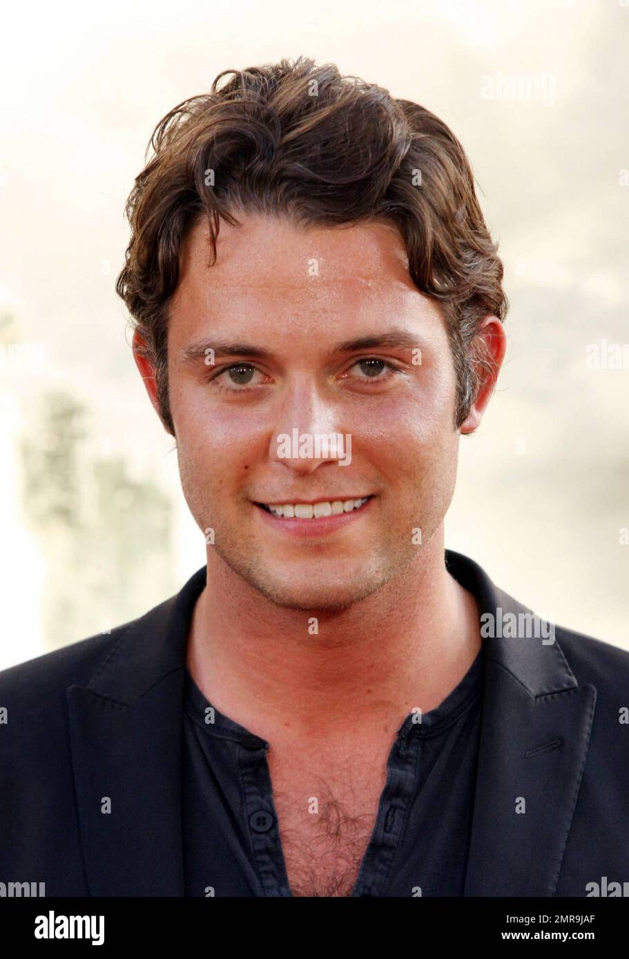 Chase Ryan Jeffery marche le tapis rouge au GraumanÕs Chinese Theatre ...