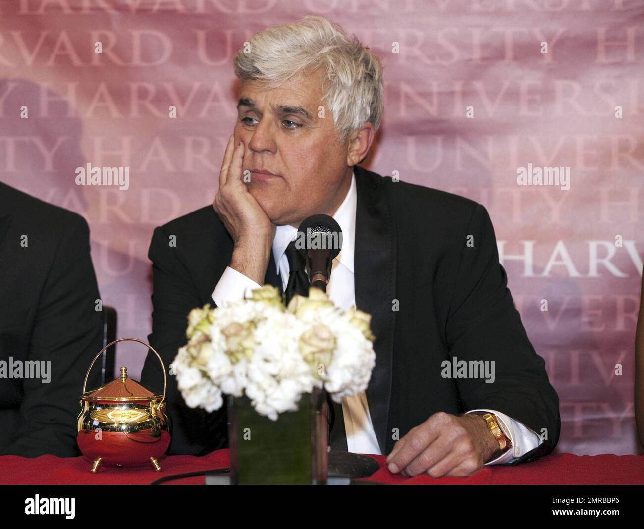Jay Leno reçoit le prix Hsty Pudding's Man of the Year à l'université ...