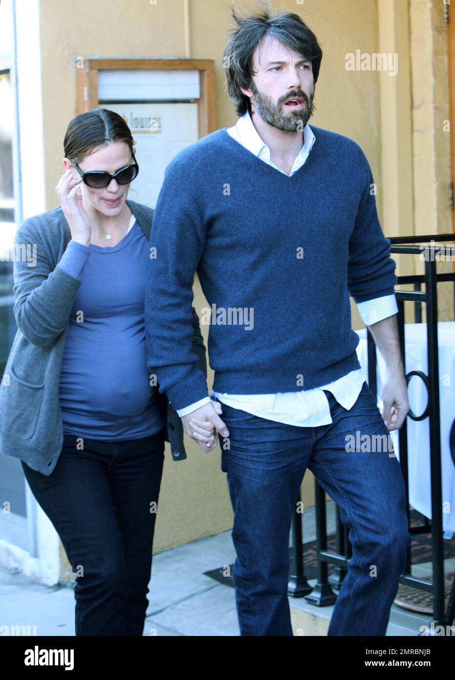 Jennifer Garner avec une bosse de bébé en pleine croissance et le mari ...