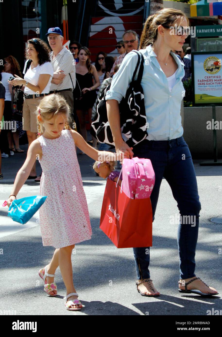 L'actrice Jennifer Garner passe une journée de shopping au Grove avec ...