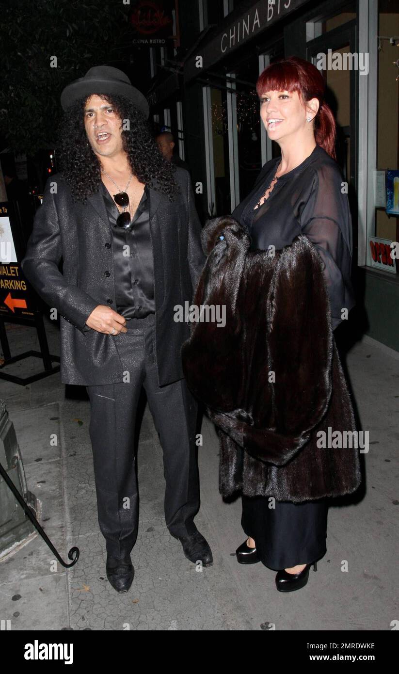 Le guitariste Velvet Revolver Slash et son épouse Perla Ferrar ...
