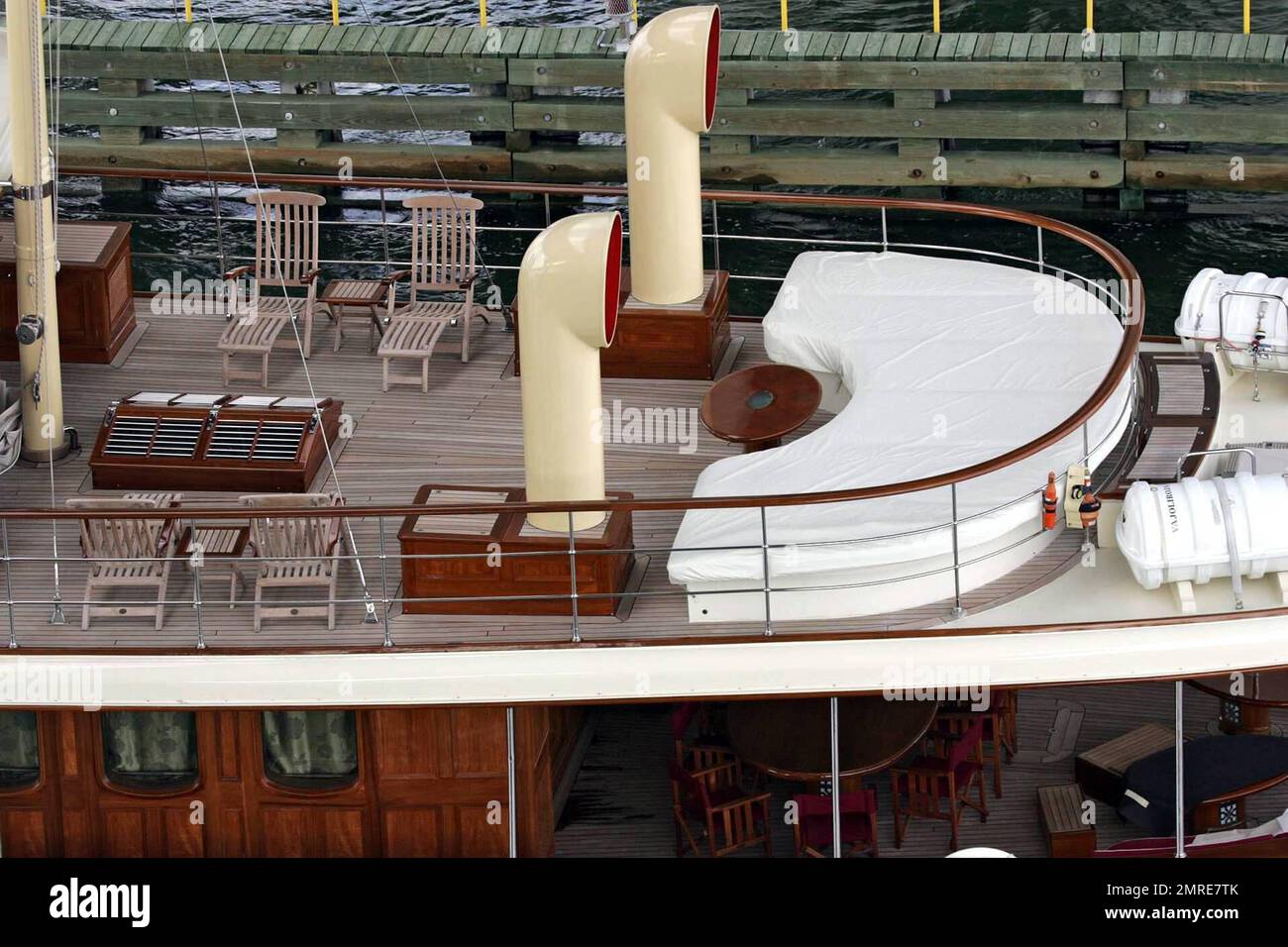 Exclusif !! Le fabuleux yacht de 156' de Johnny Depp, le Vajoliroja ...
