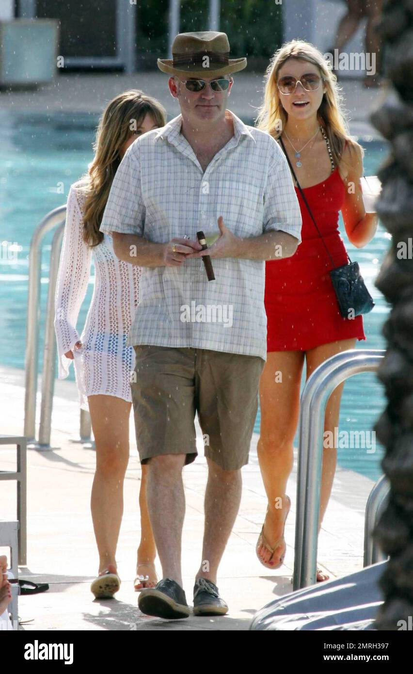 La fille d'anniversaire Katrina Bowden montre son magnifique personnage ...