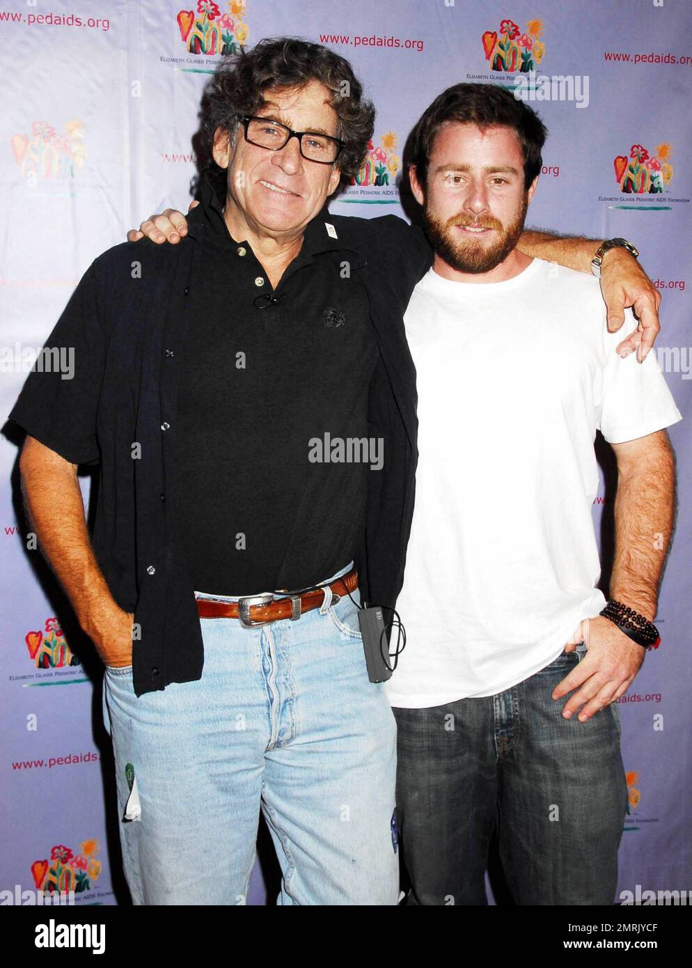 Jake Glaser et Paul Michael Glaser (L) posent pour les photographes au ...