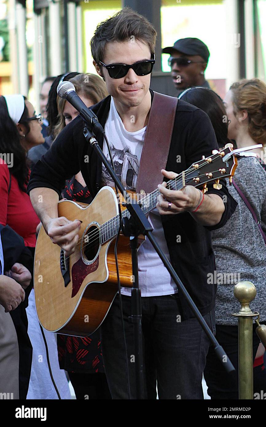 Kris Allen, vainqueur de l'American Idol, se produit en concert au ...