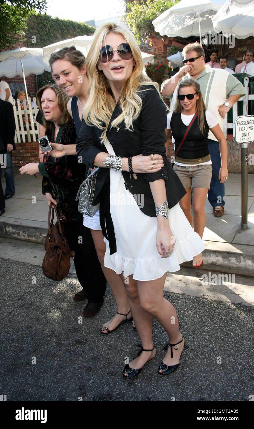 Mischa Barton a pris un déjeuner de travail cet après-midi à l'Ivy ...