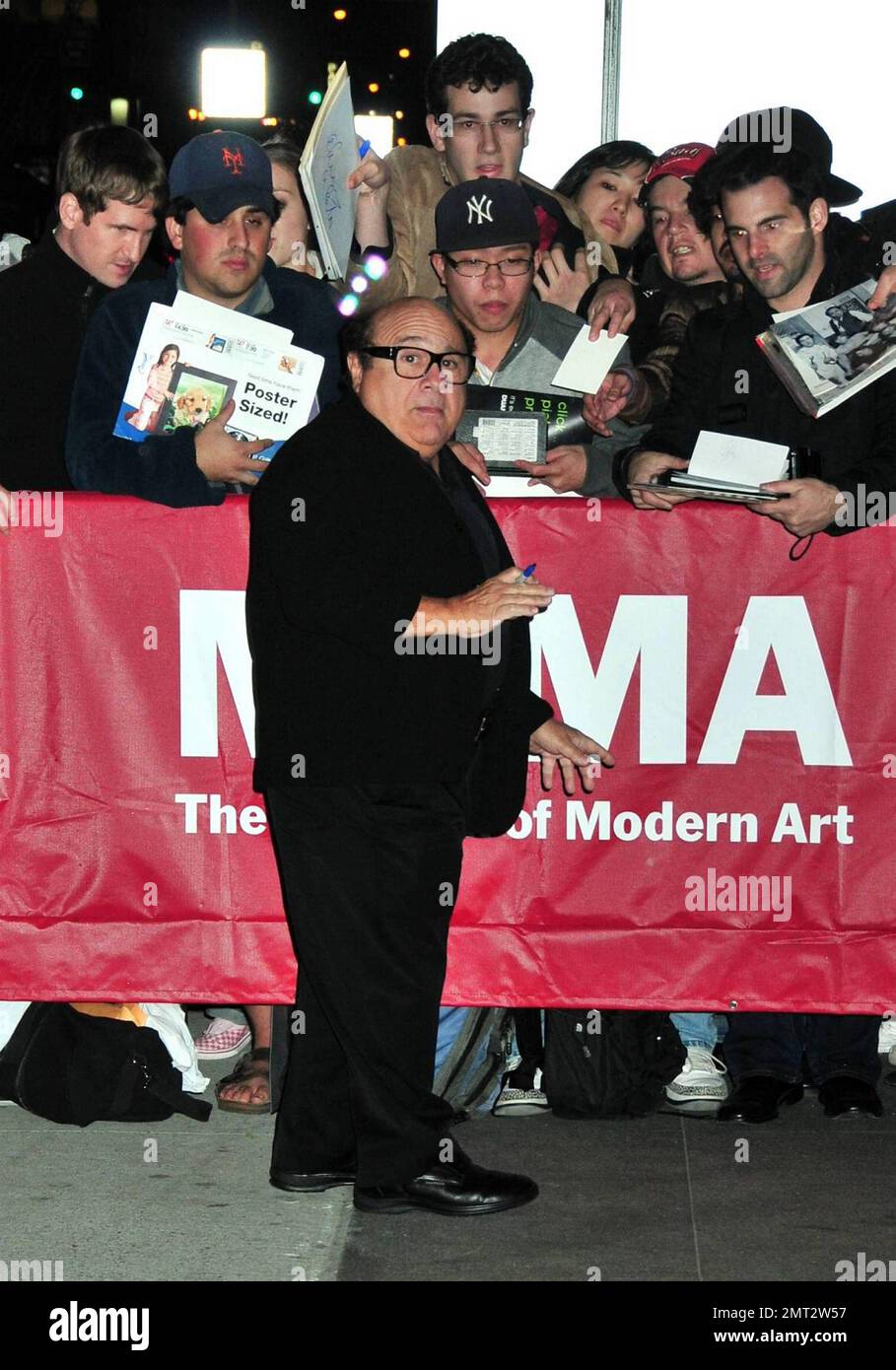 Danny DeVito assiste à la prestation annuelle 2nd de Moma en hommage au ...