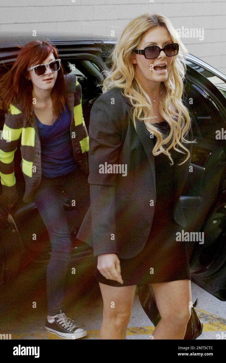 L'ancien et ancien Baywatch de Corey Haim Babe Nicole Eggert arrive aux ...