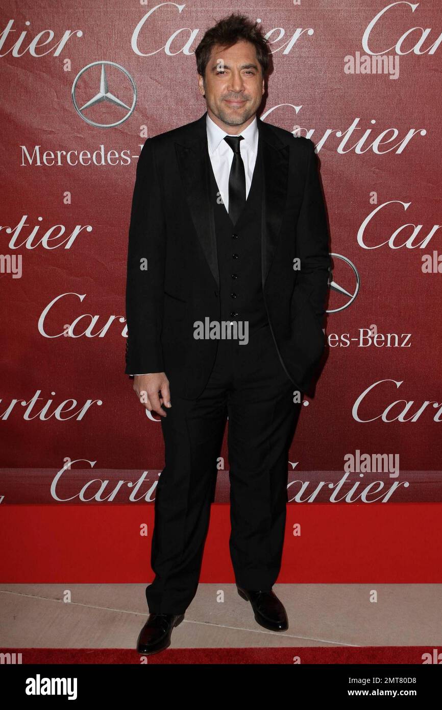 Le père expectant Javier Bardem marche le tapis rouge lors du gala ...