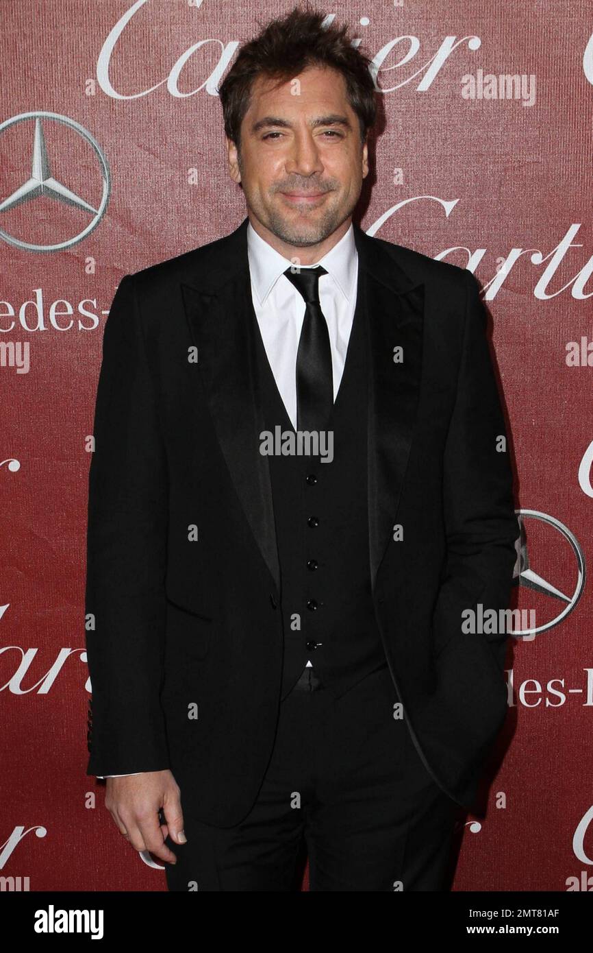 Le père expectant Javier Bardem marche le tapis rouge lors du gala ...