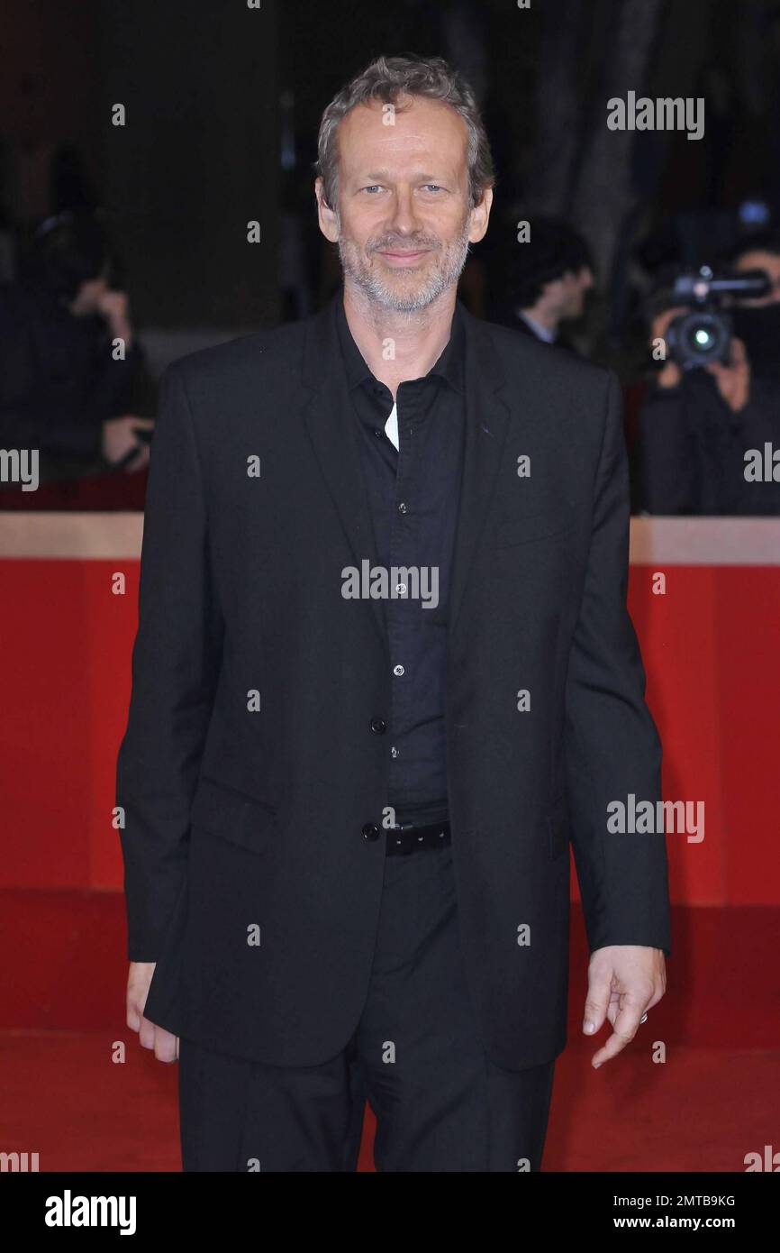 Le réalisateur et écrivain Alexandre Rockwell pose sur le tapis rouge ...