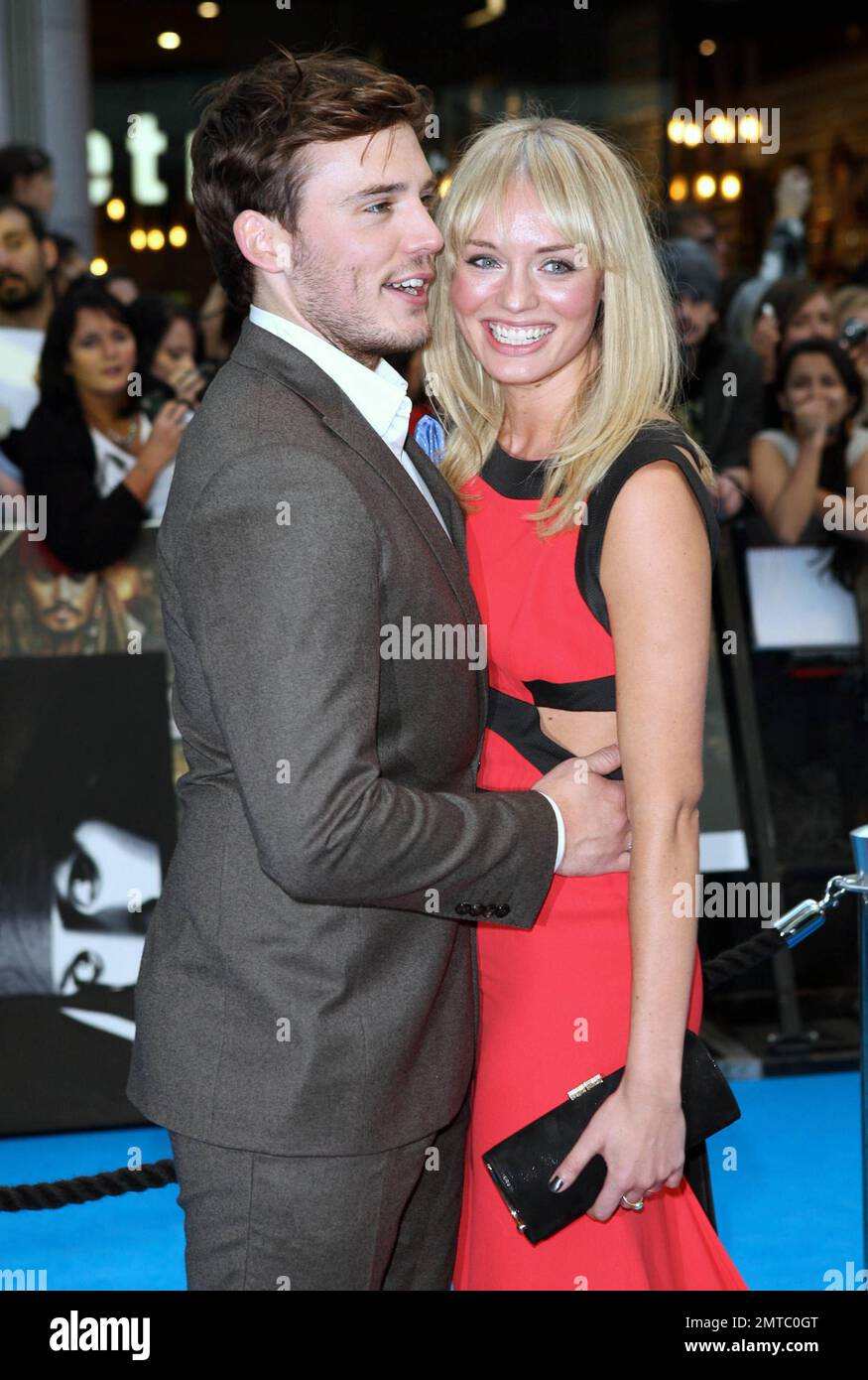 Sam claflin laura haddock pirates caribbean Banque de photographies et ...