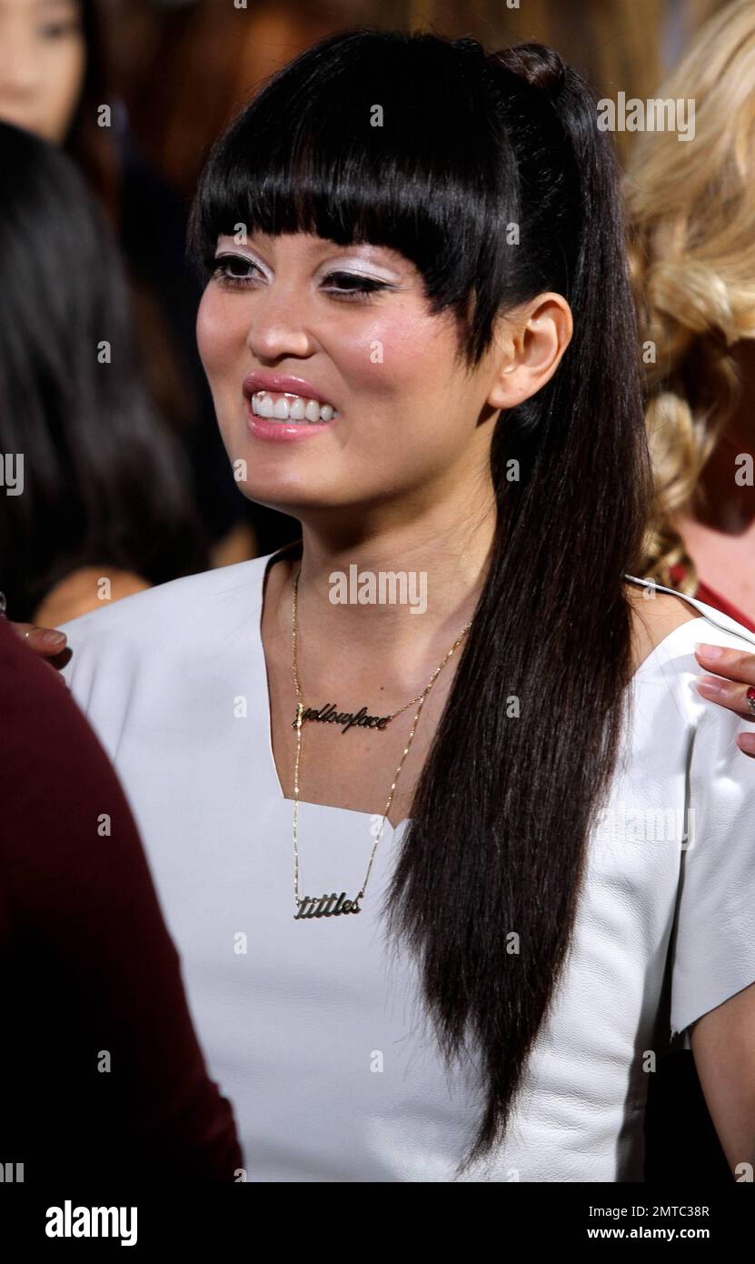 L'actrice Hana Mae Lee arrive à la première de 'Pitch Perfect' à l ...