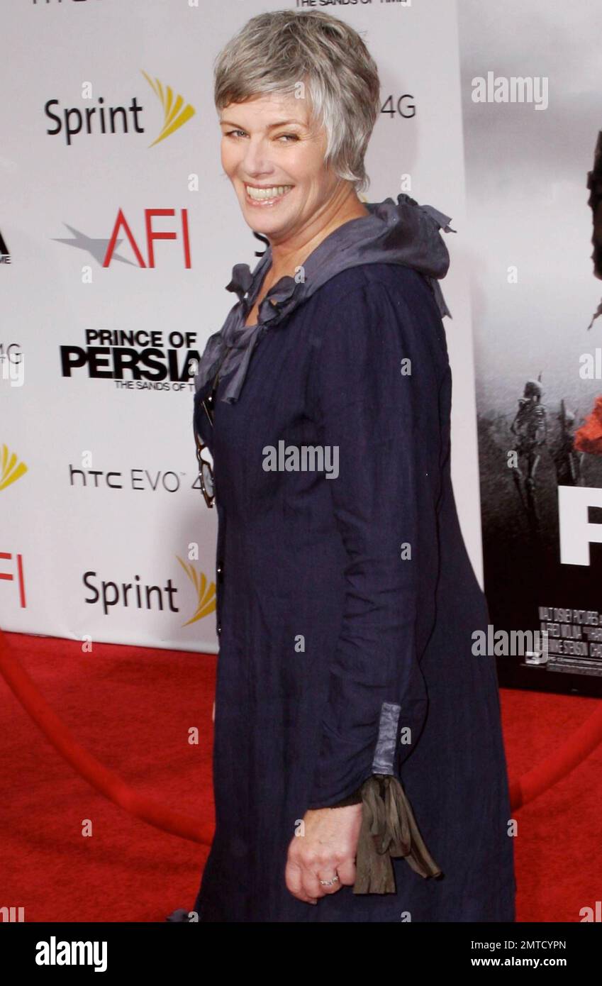 Kelly McGillis marche le tapis rouge à la première à Los Angeles de ...
