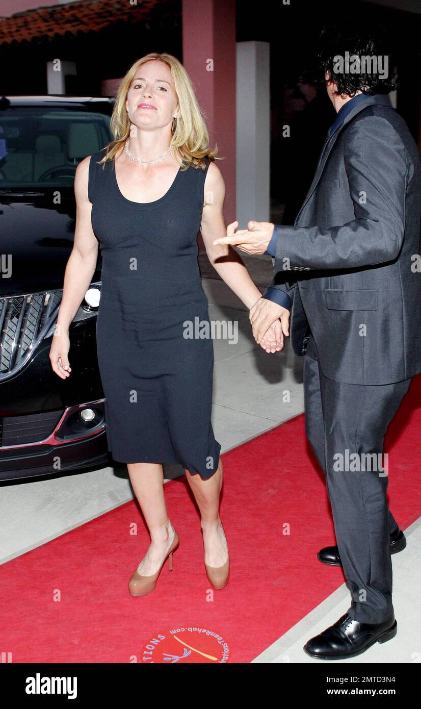 Après une journée de jeu de tennis, l'actrice Elisabeth Shue apparaît ...