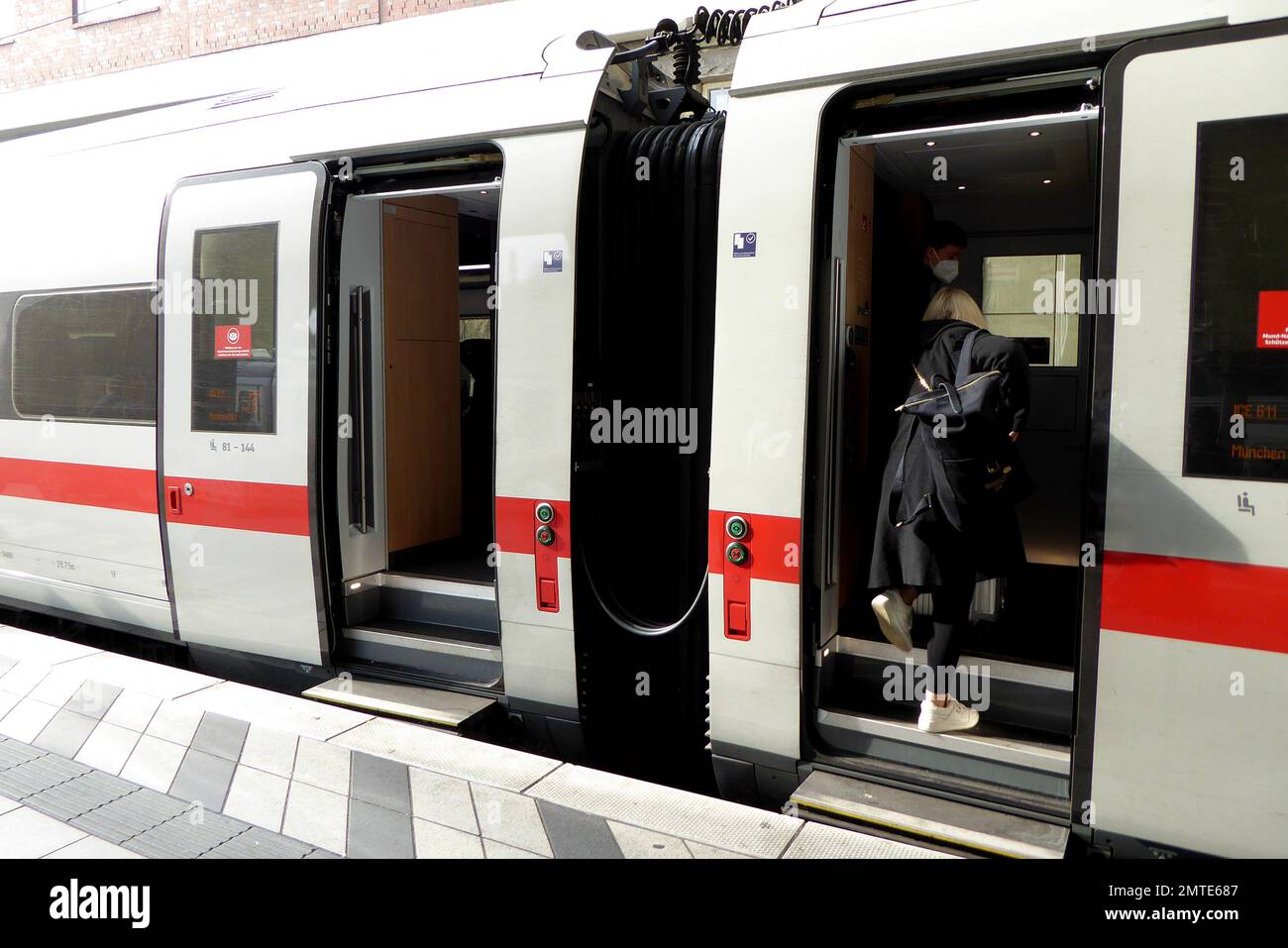 Zug de glace Banque de photographies et d’images à haute résolution - Alamy