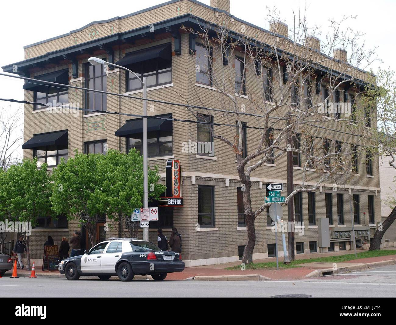 EXCLUSIF !! Voici le restaurant de Sandra Bullock, Bess Bistro on Pecan ...