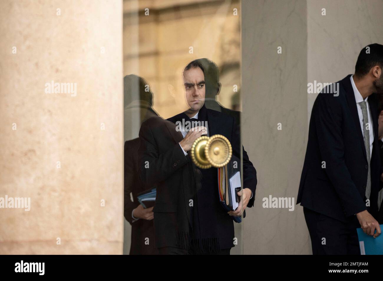 Le ministre de l'armée Sébastien le Cornu après la réunion hebdomadaire ...