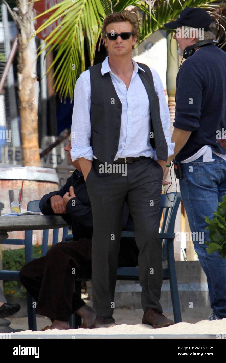 EXCLUSIF !! L'acteur Simon Baker tourne des scènes sur la plage pour son émission de télévision ...