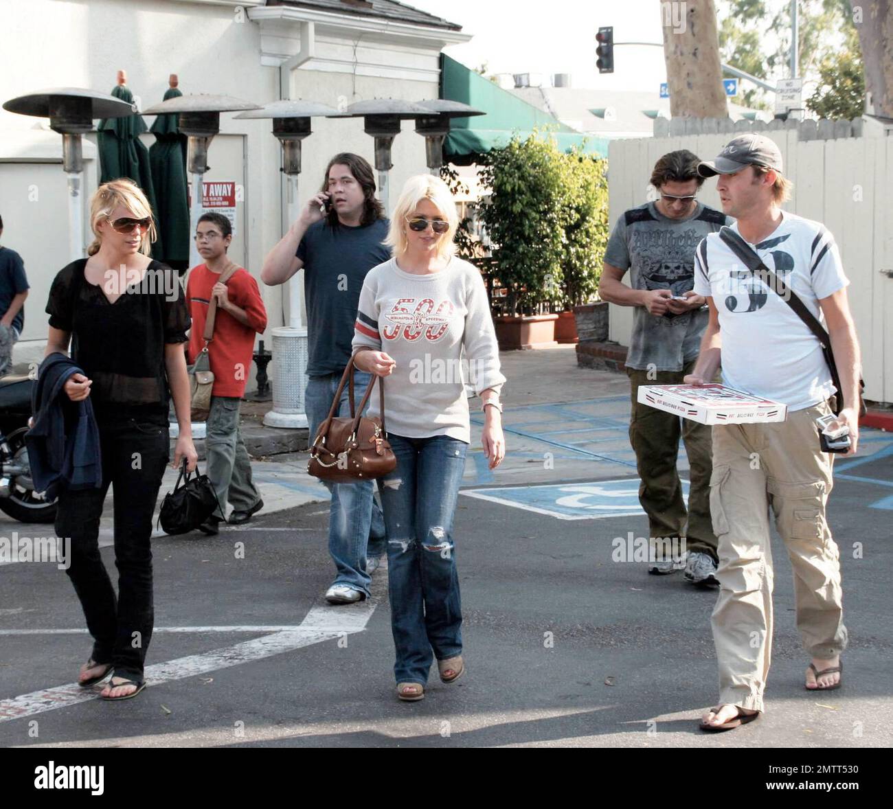Tara Reid déjeuner avec des pals au Cafe Med à West Hollywood, env. L ...