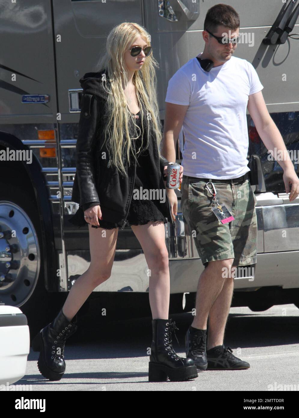 L'actrice devenue rock star, Taylor Momsen, arrive à la salle de la ...