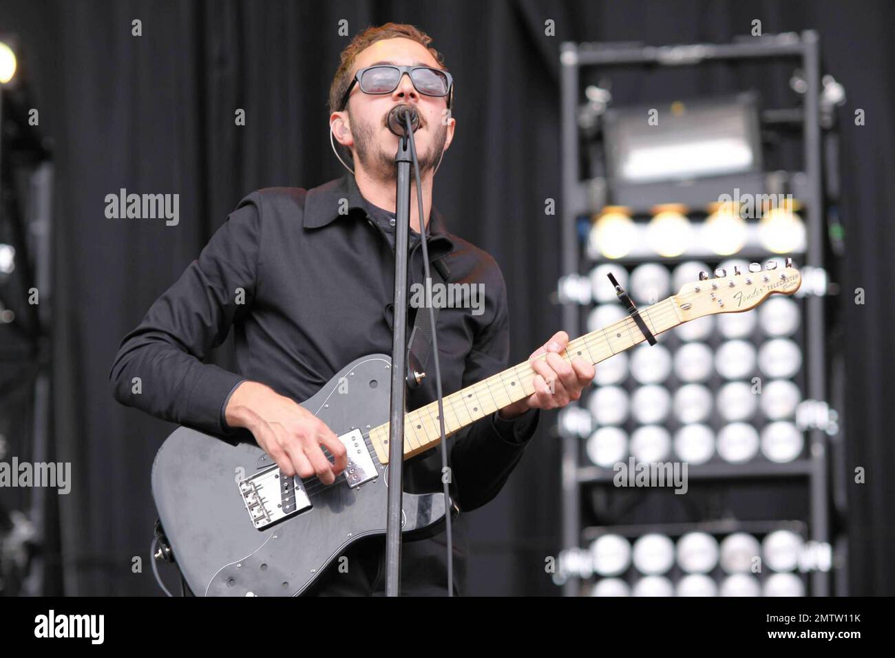 Le chanteur principal Tom Smith du groupe de rock britannique The ...