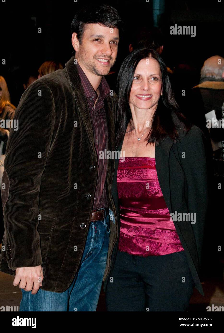 Ralph Macchio et sa femme Phyllis Fierro arrivent au SVA Theatre pour ...