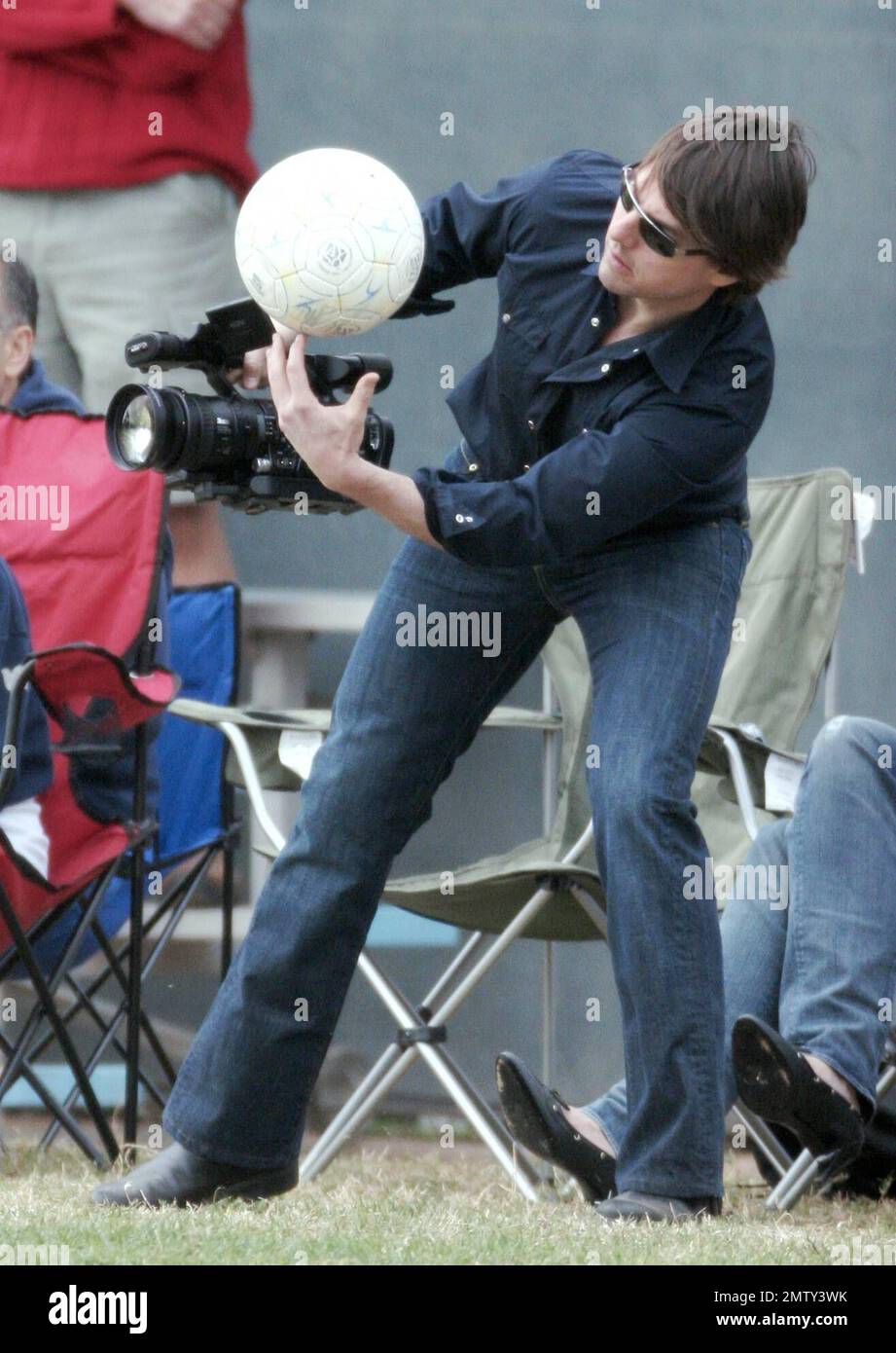 Tom Cruise et Katie Holmes font une apparition au match de football d ...