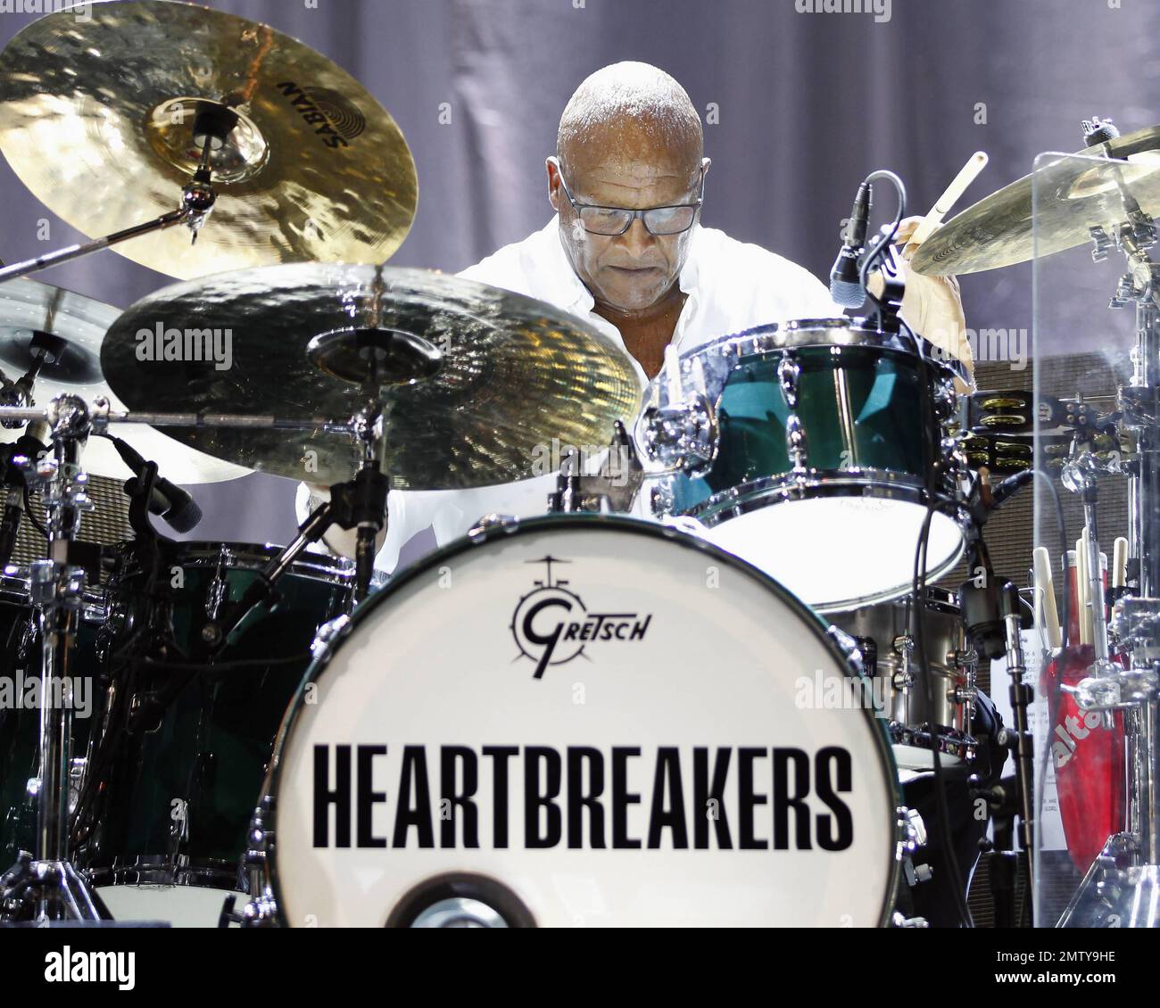 Le batteur Steve Ferrone se produit en direct avec Rocker Tom Petty et ...