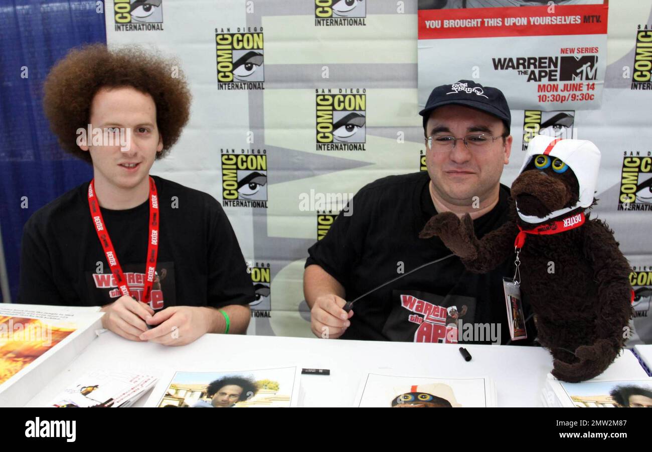 Le Puppeteer Dan Milano, Warren 'l'APE' Demontague et Josh Sussman du ...