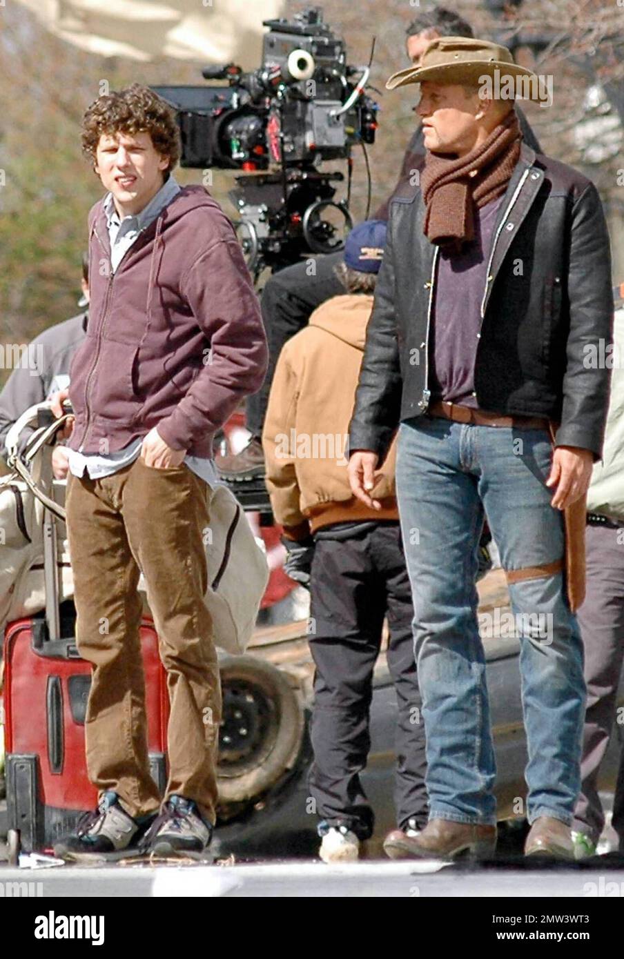 EXCLUSIF !! Woody Harrelson et Jesse Eisenberg passent par une scène ...