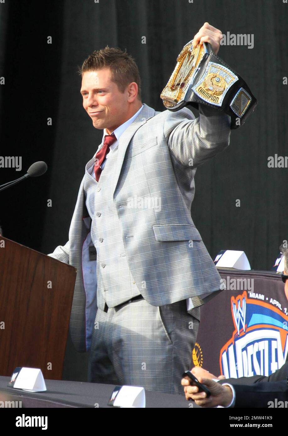 Le mogul musical Emilio Estefan rejoint le légendaire quartier des ...