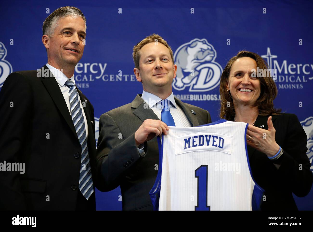 New Drake University head men's basketball coach Niko Medved, center ...
