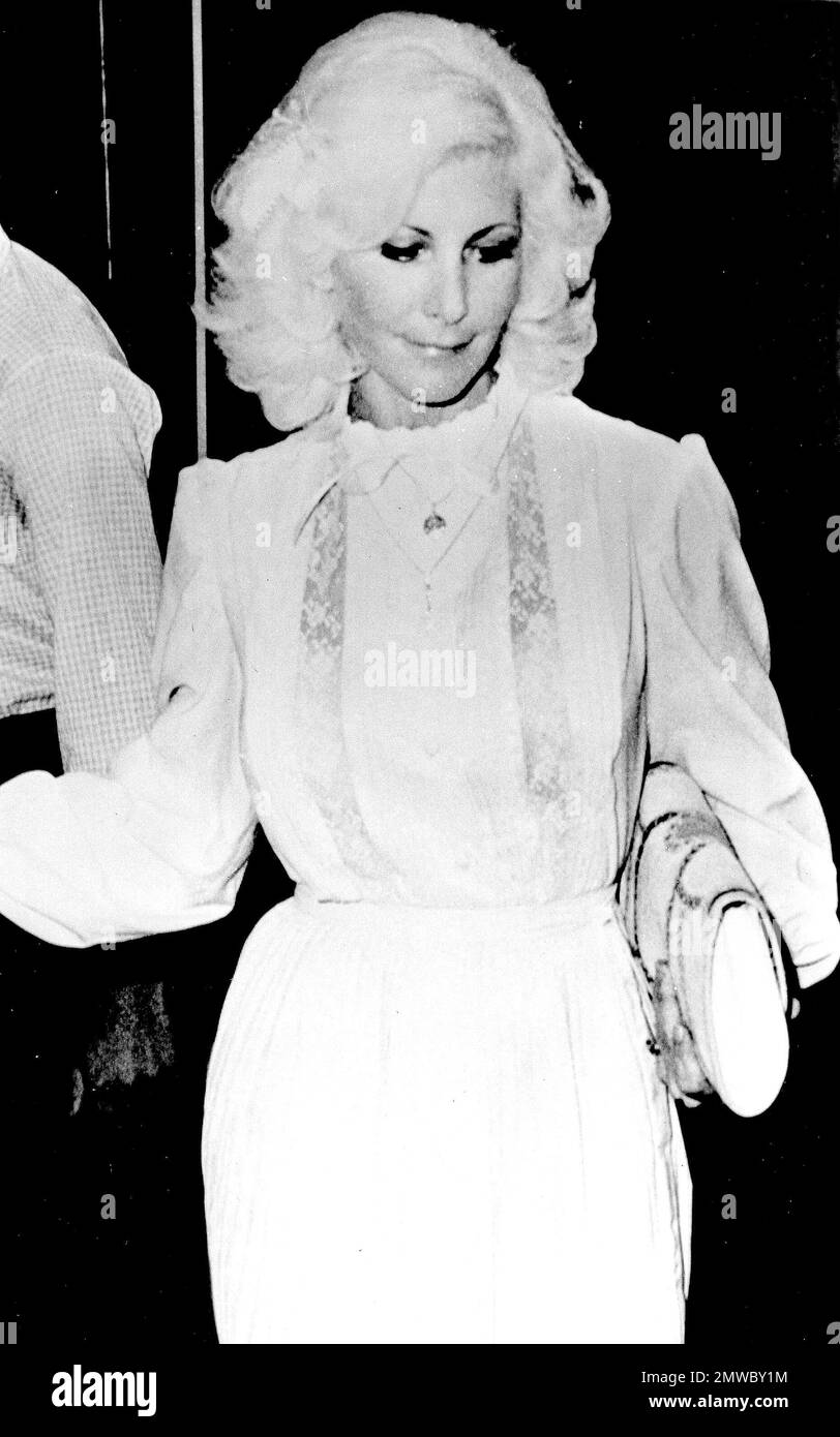 Priscilla Davis, estranged wife of T. Cullen Davis, walks inside the ...