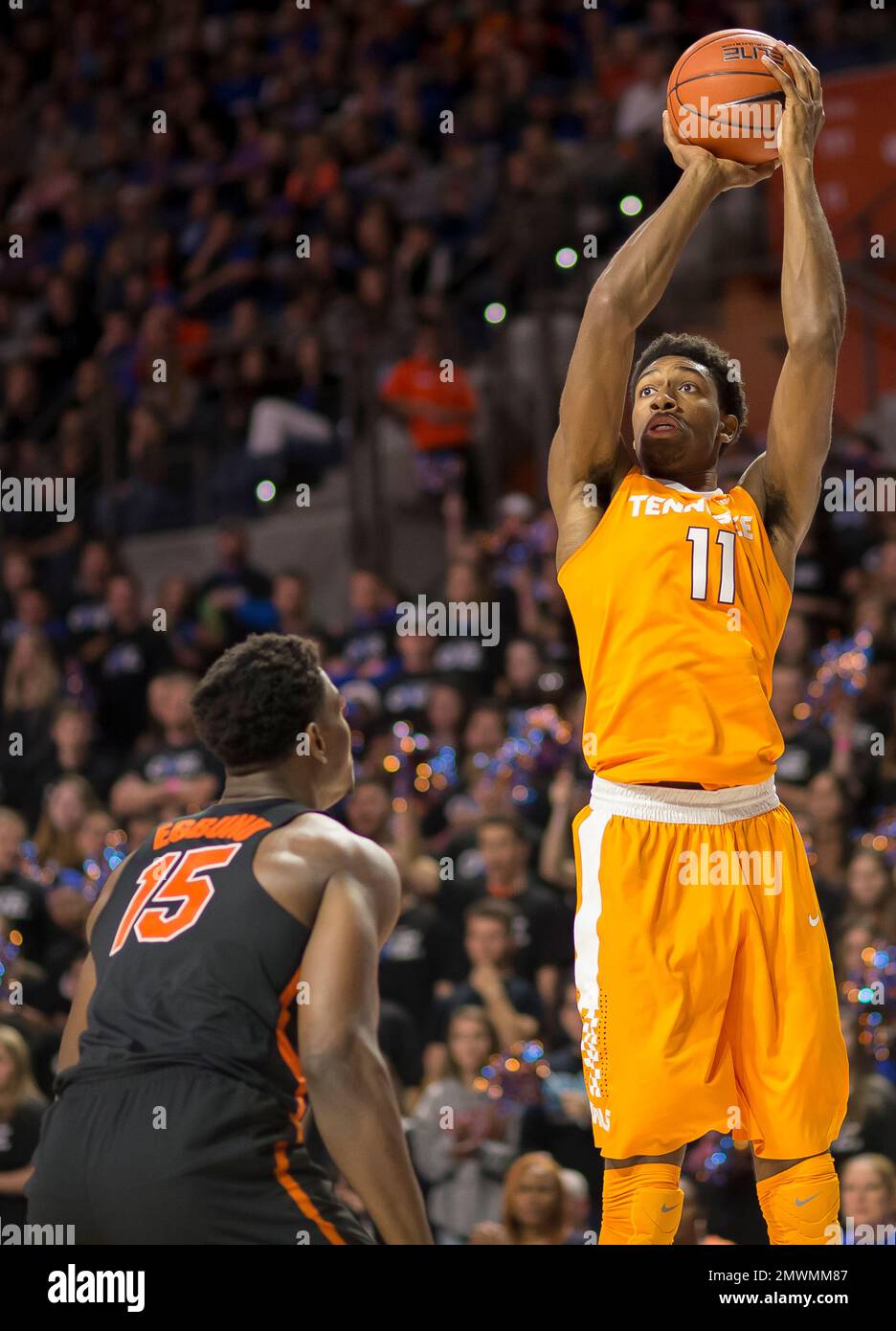 Tennessee forward Kyle Alexander (11) shoots over Florida center John ...