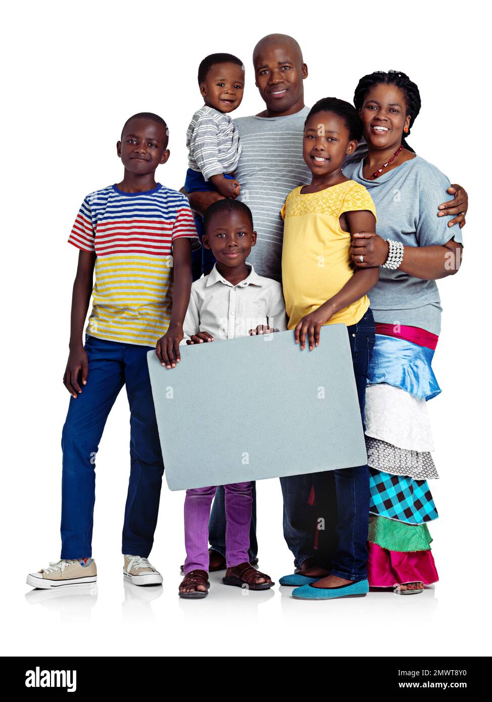 Nous respectons notre culture. Photo de studio d'une famille africaine ...