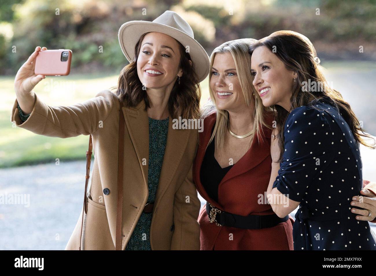 LES ATTENTES DU VOILE DE MARIAGE, de gauche à droite : Autumn Reeser ...
