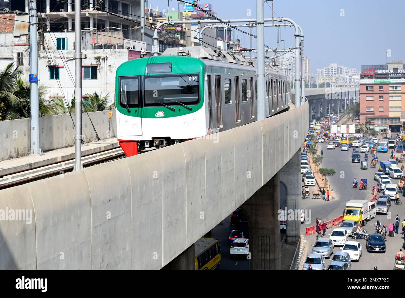 Dhaka (Bangladesh), sur le métro 2 février 2023, un train circule avec ...