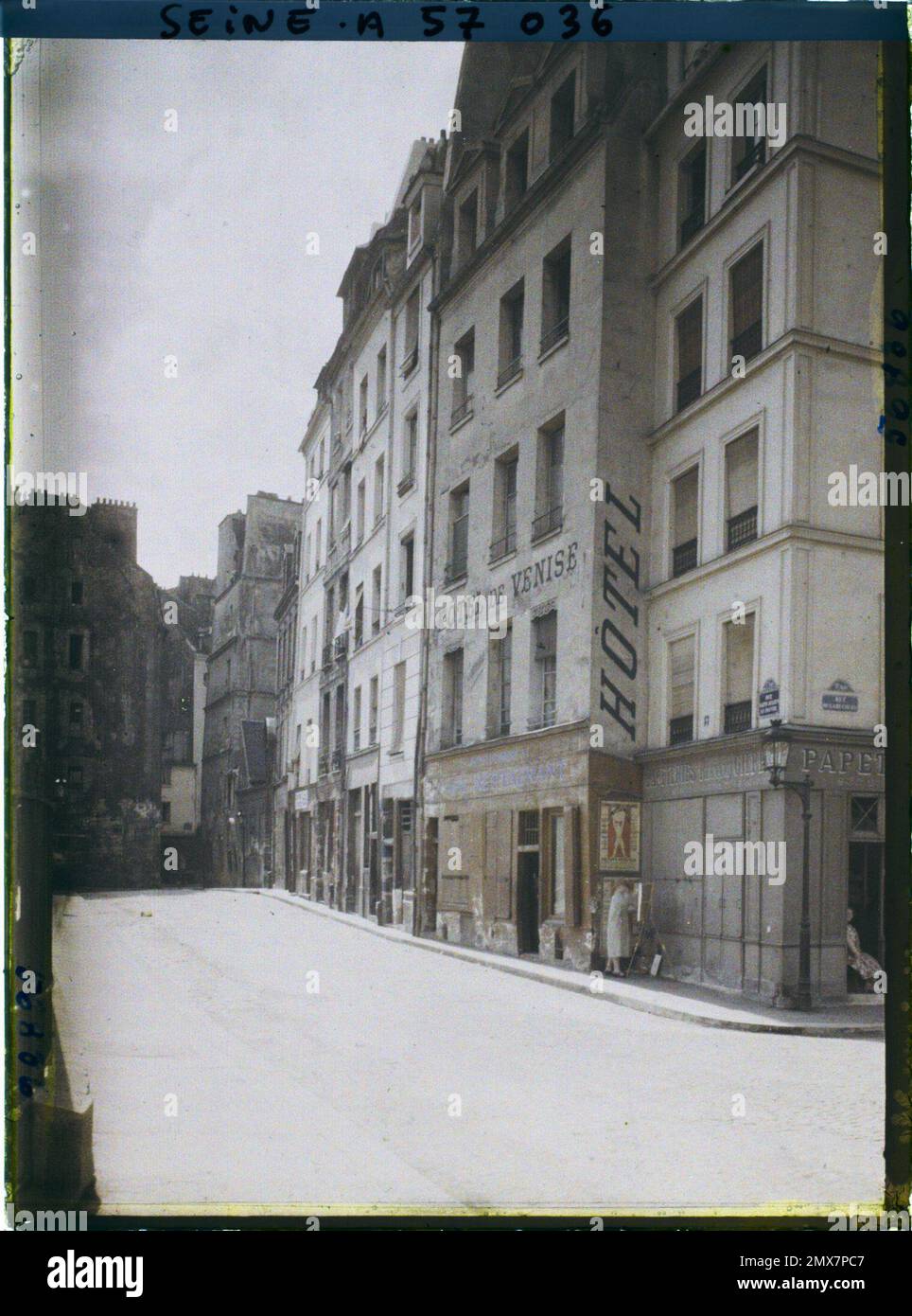 Rue st julien le pauvre Banque de photographies et d’images à haute ...