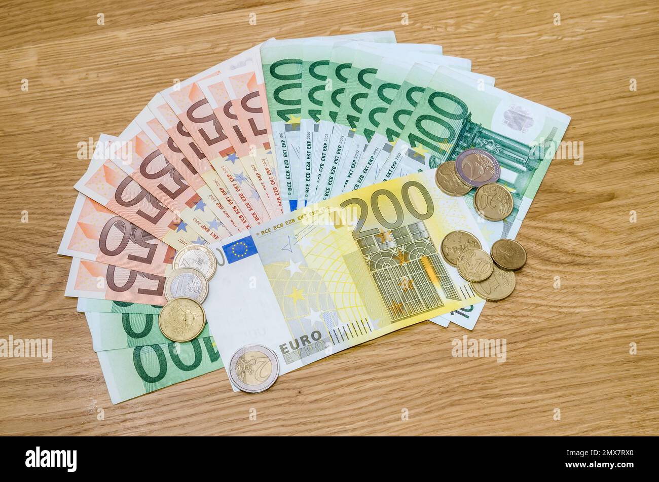 Pile de billets de 200 euros Banque de photographies et d’images à haute résolution - Alamy