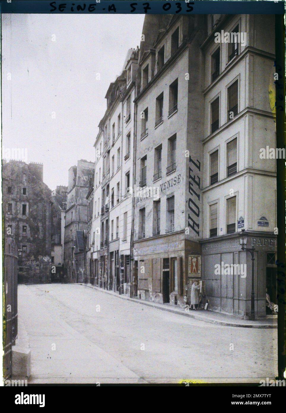 Rue st julien le pauvre Banque de photographies et d’images à haute ...