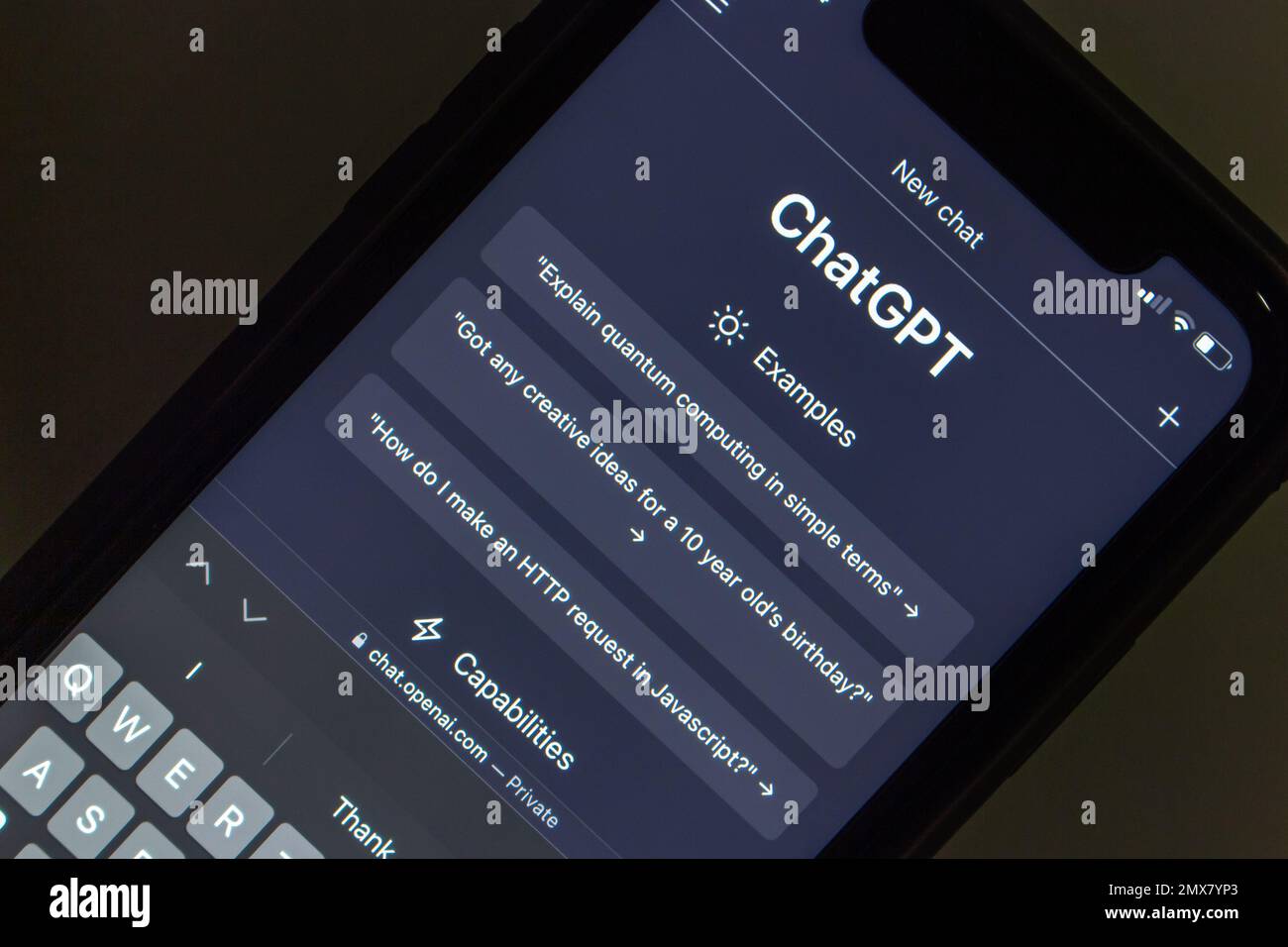 Site web de ChatGPT vu dans un iPhone. ChatGPT est un chatbot d'OpenAI et est construit sur la ...