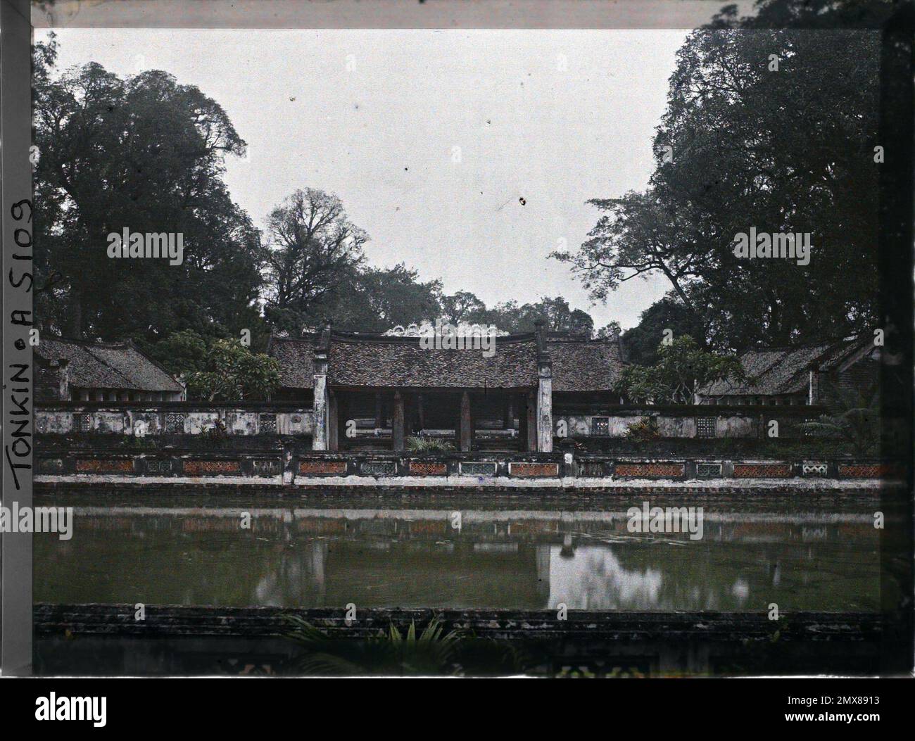 Hà-Nôi, Tonkin, Indochine le bassin Thien-Quang-Tinh ('bien reflétant ...