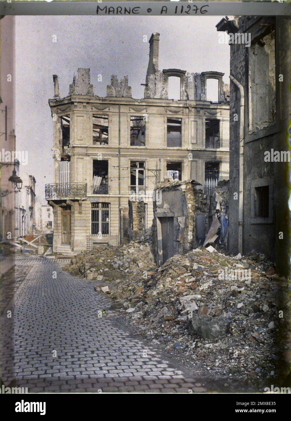 Reims, Marne, Champagne, France en ruines, rue du Cardinal-de-Lorraine , 1917 - Marne - Fernand ...