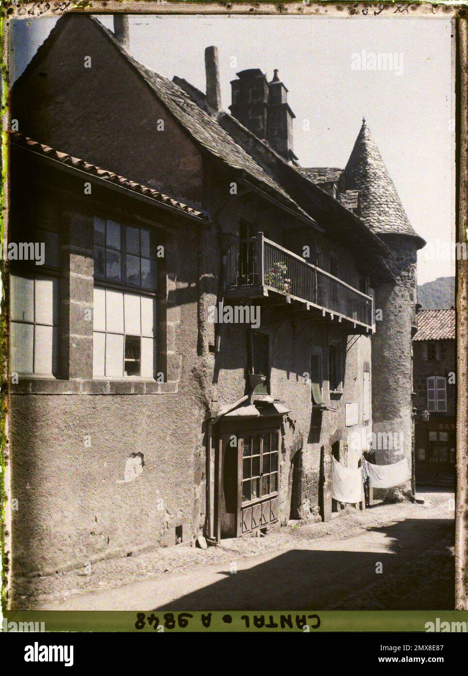 (Français - Vic-sur-Cère , France une partie de la maison dite des ...