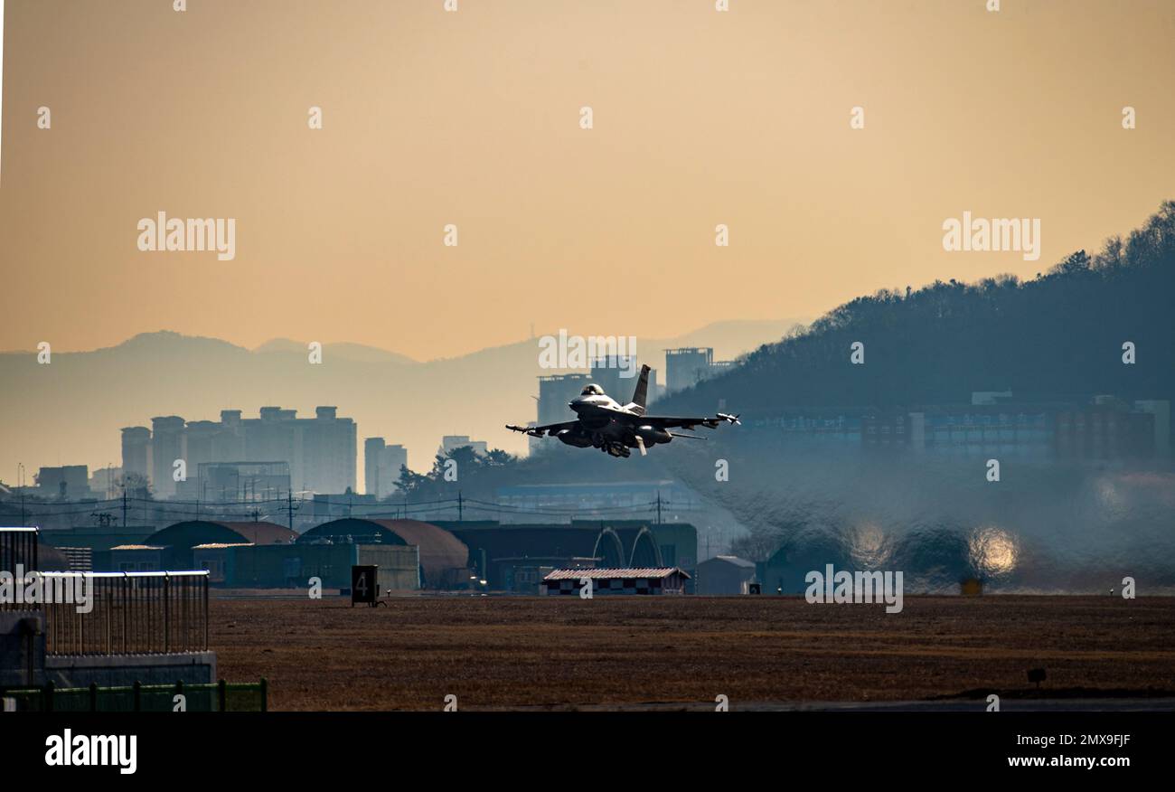 A ÉTATS-UNIS Le faucon Fighting Faucon F-16 de la Force aérienne, 36th ...