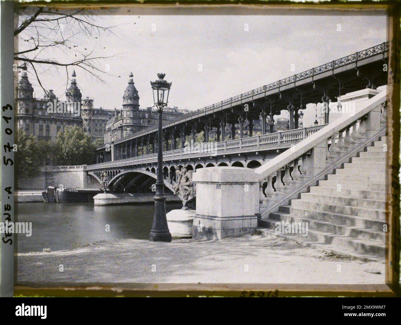 Paris (16th arr.), France le viaduc de Passy, actuel pont Bir-Hakeim ...