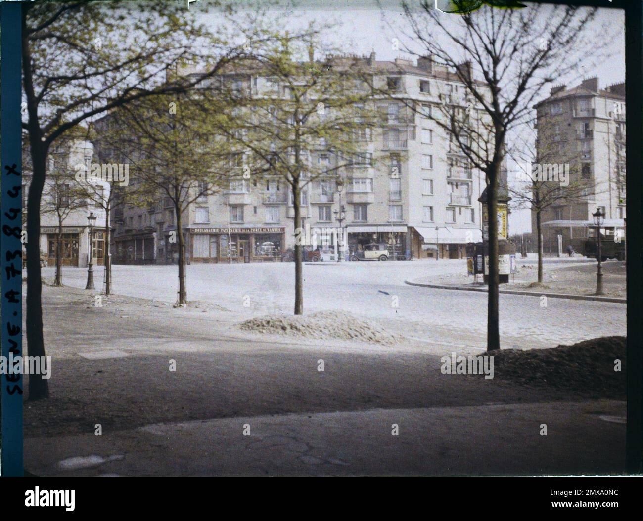 Paris (14th arr.), France Construction d'un bâtiment sur l'emplacement ...
