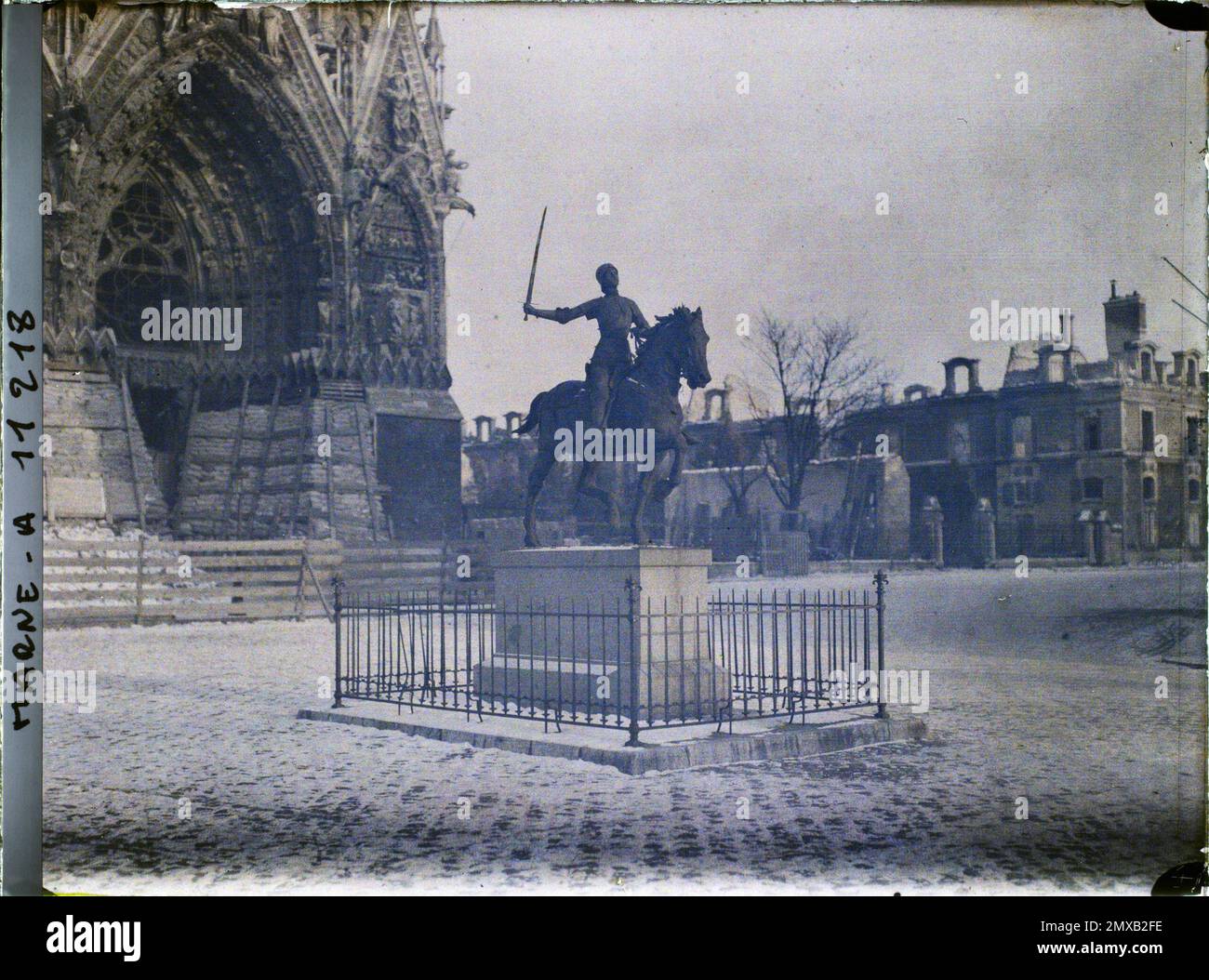Reims, Marne, Champagne, France la statue de Jeanne d'Arc, la ...